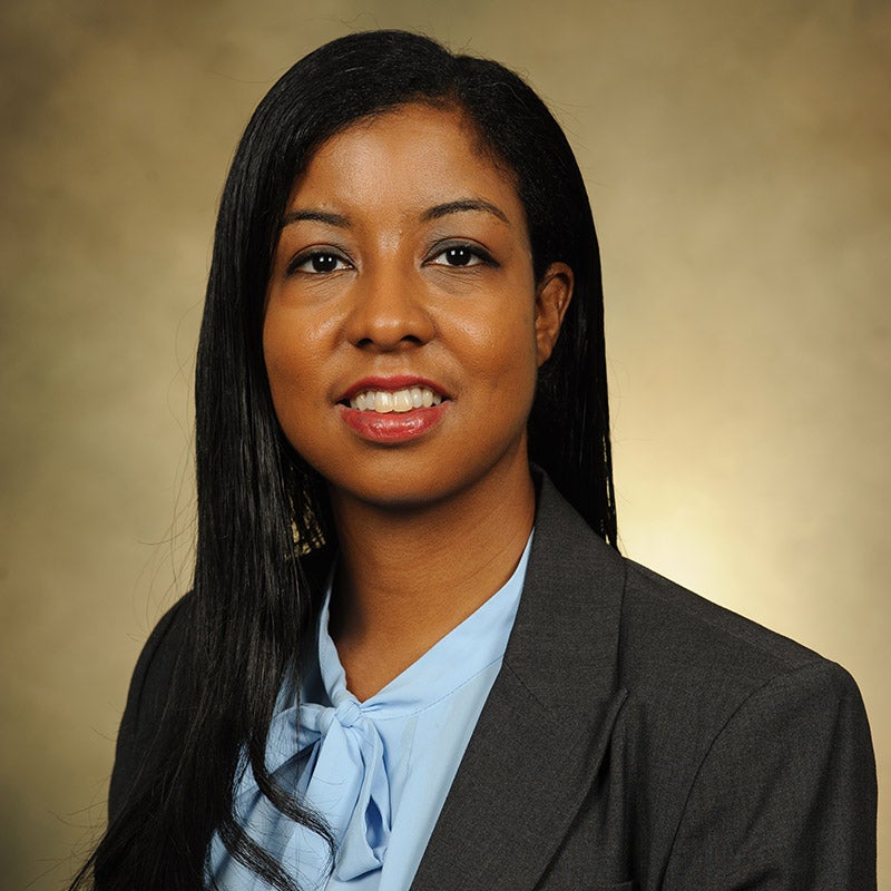 Alumna Shayla Smith featured in Student Life’s “Office Hours” - Social Work